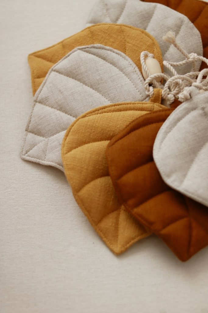 “Ochre” Linen Garland with Leaves – Trade Moi Mili
